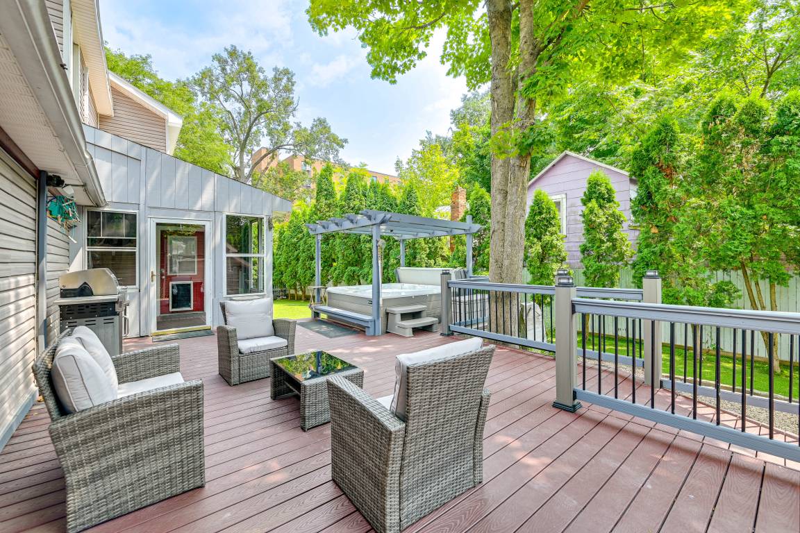 139 M² House ∙ 3 Bedrooms ∙ 6 Guests - Saratoga Springs, NY
