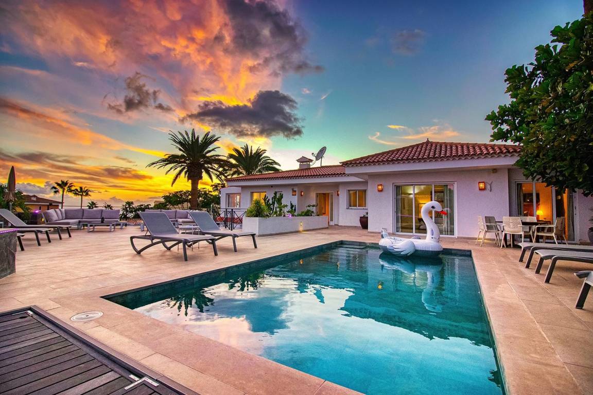 600 M² Ferienhaus ∙ 16 Schlafzimmer ∙ 32 Gäste - Los Cristianos