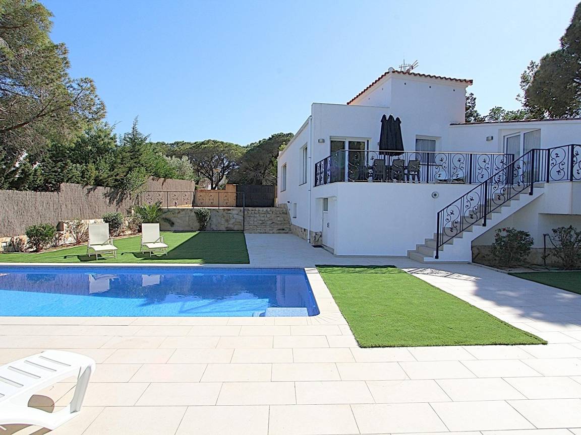 189 M² House ∙ 4 Bedrooms ∙ 8 Guests - Lloret de Mar