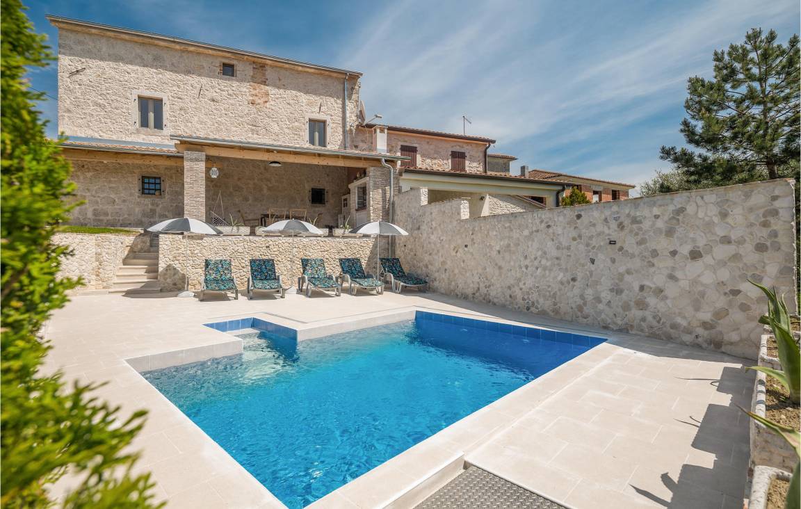 109 M² Maisonette ∙ 3 Bedrooms ∙ 6 Guests - Motovun