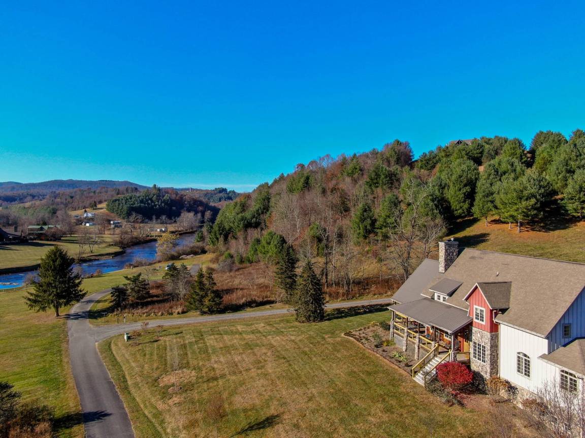 House ∙ 7 Bedrooms ∙ 19 Guests - New River State Park, Laurel Springs