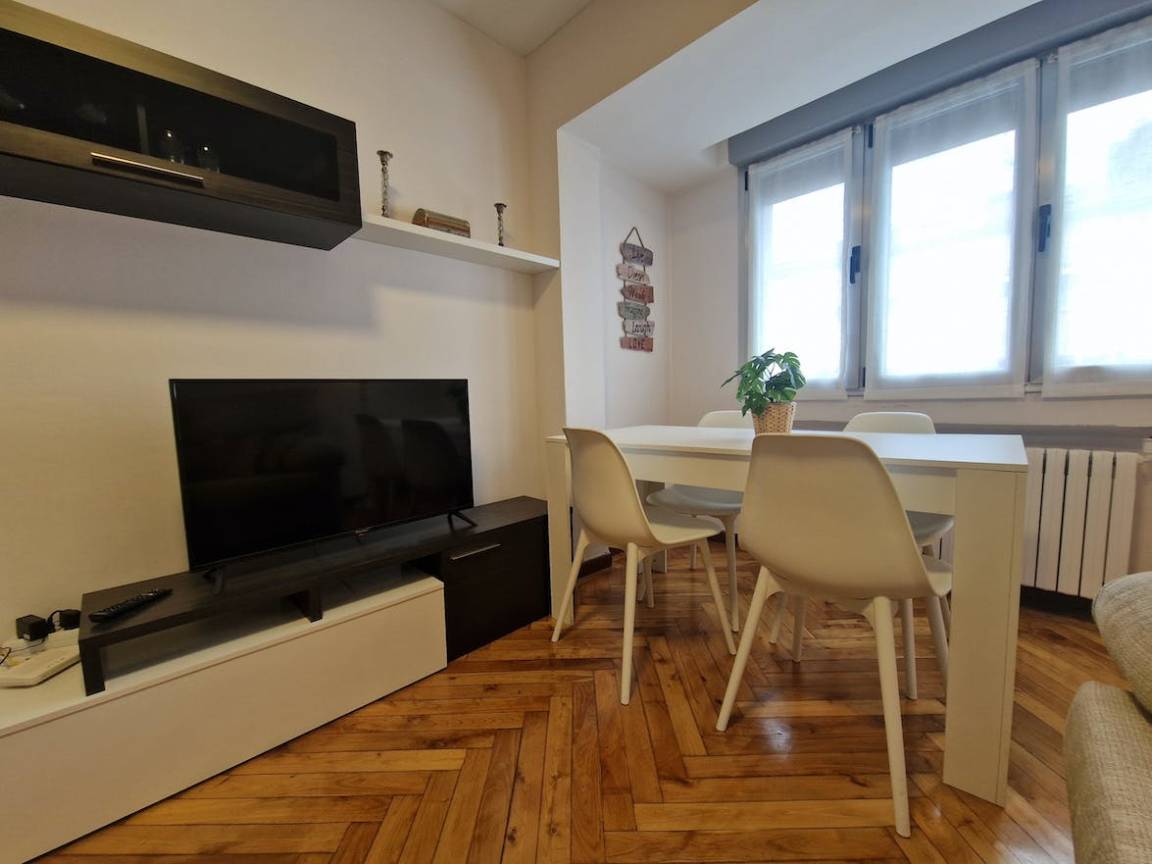 74 M² Ferienwohnung ∙ 2 Schlafzimmer ∙ 4 Gäste - Oviedo