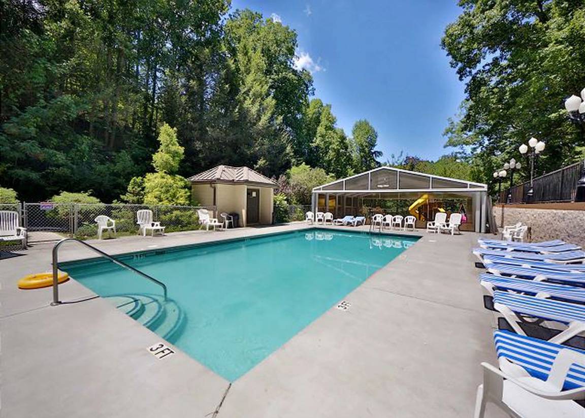 House ∙ 1 Bedroom ∙ 10 Guests - Pigeon Forge, TN