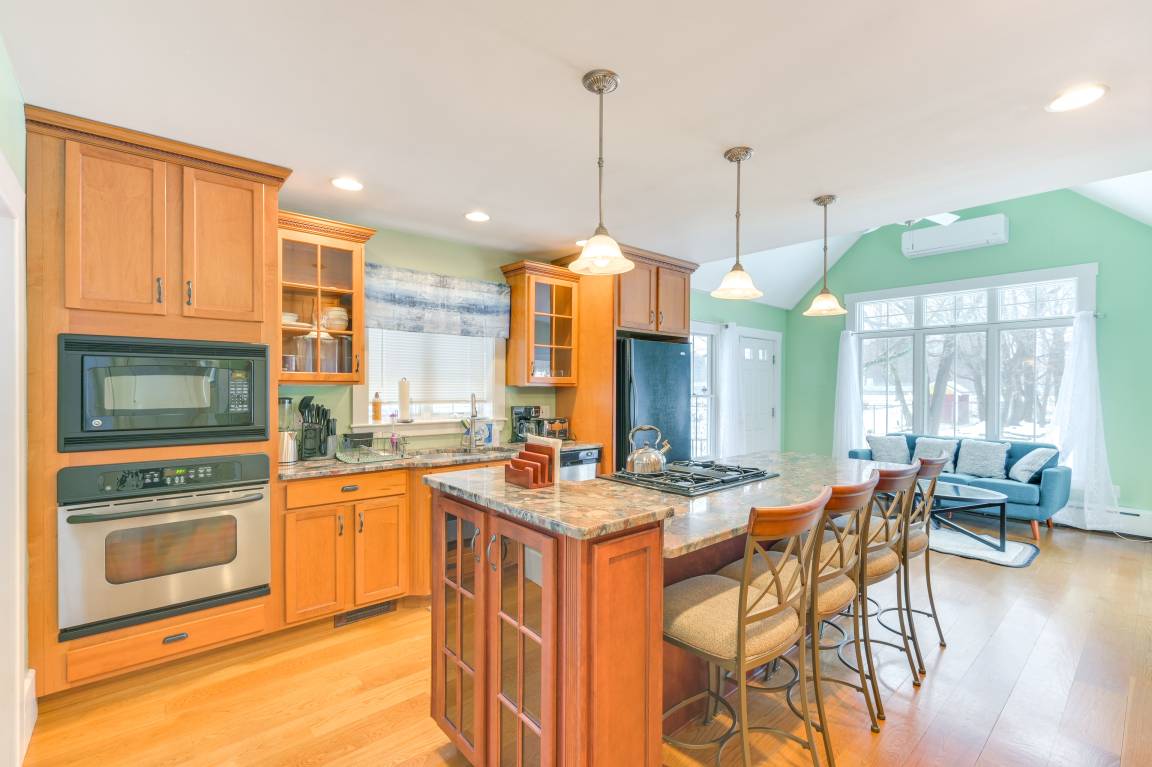 226 M² House ∙ 3 Bedrooms ∙ 6 Guests - Brockton, MA