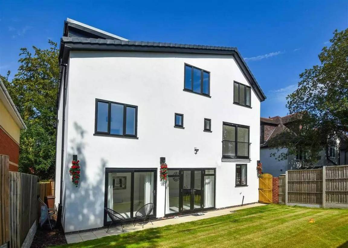 1050 M² House ∙ 8 Bedrooms ∙ 11 Guests - Wolverhampton