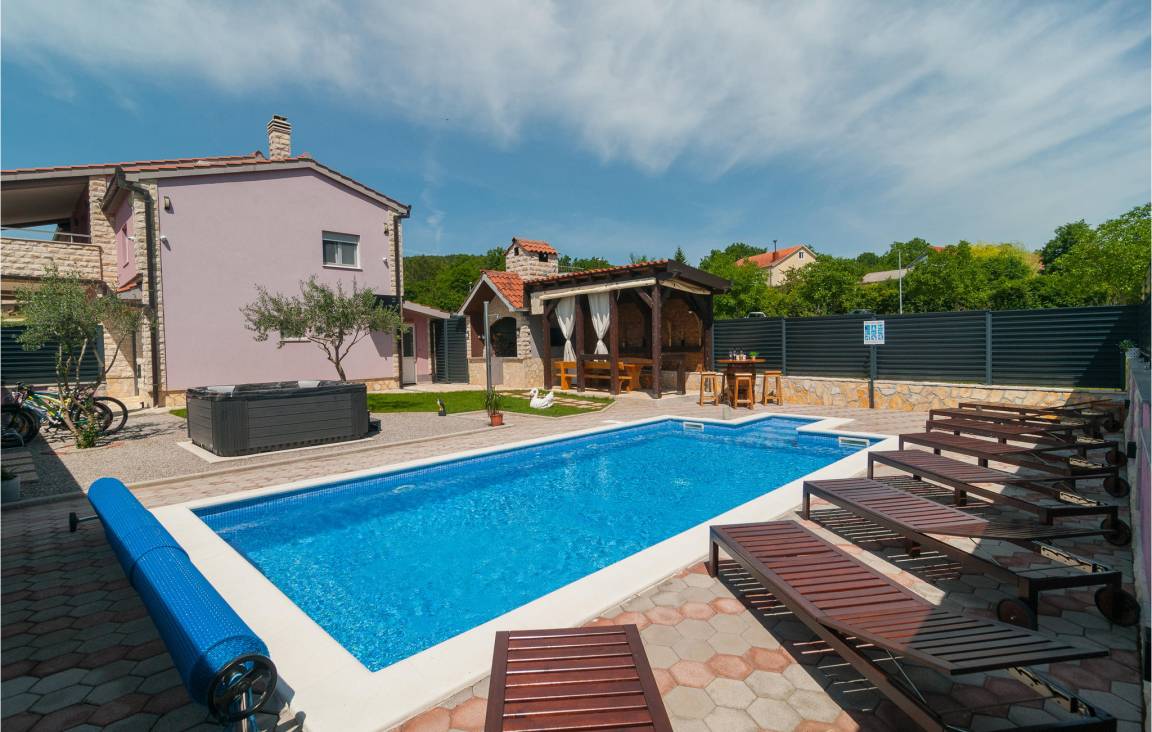 207 M² Casa ∙ 4 Habitaciones ∙ 8 Huéspedes - Sinj