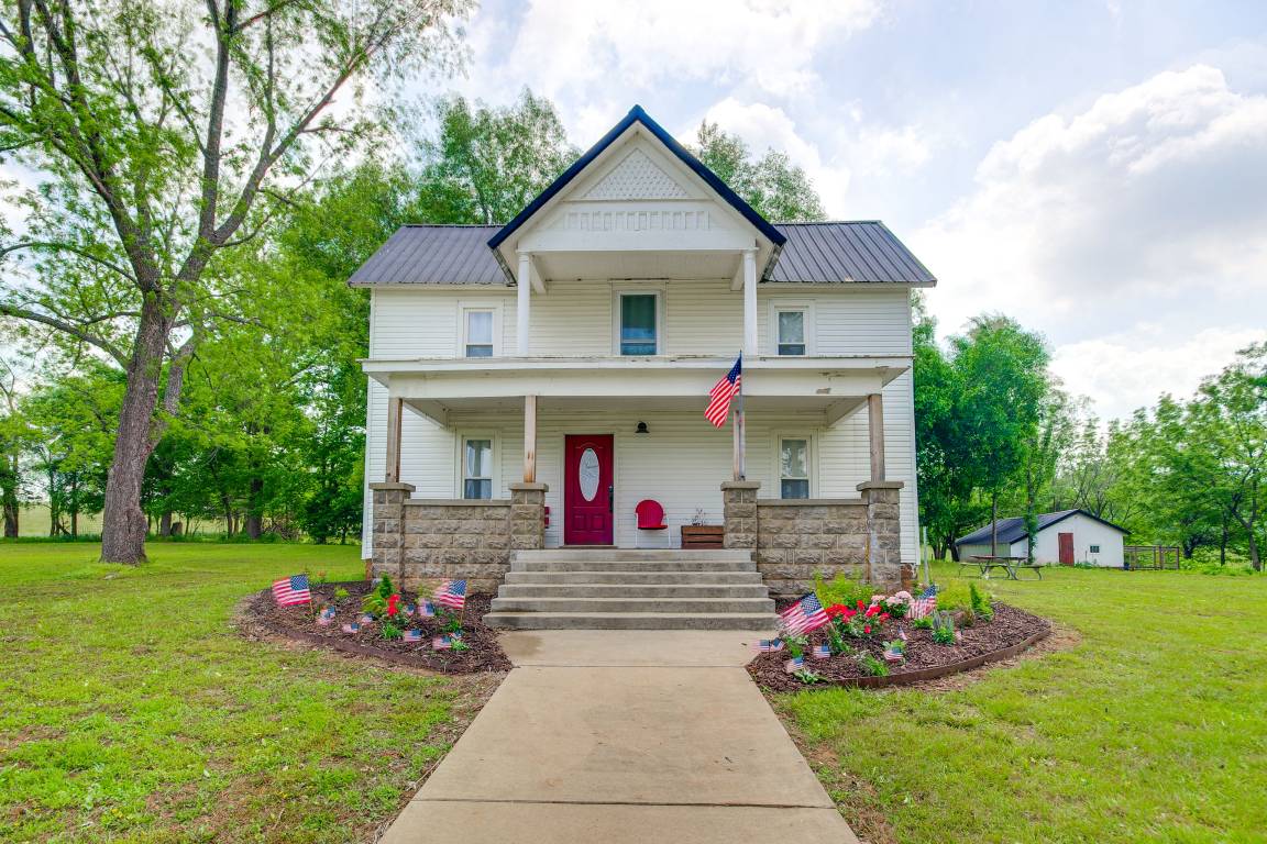 204 M² House ∙ 4 Bedrooms ∙ 10 Guests - Greenfield, MO