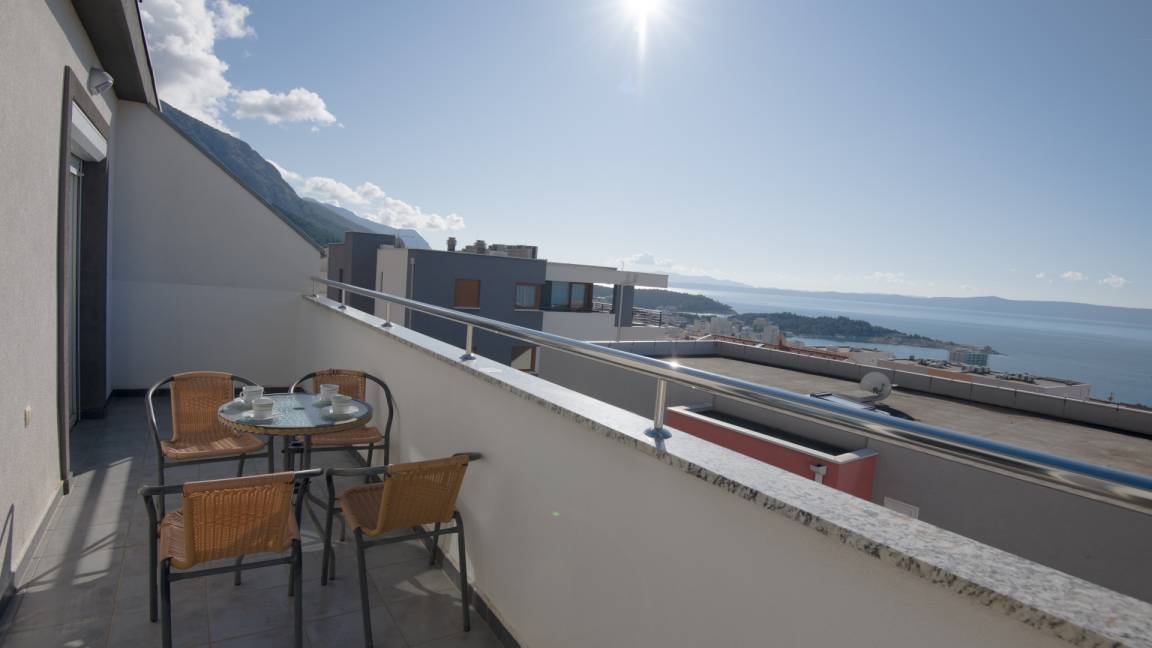 95 M² Ferienwohnung ∙ 2 Schlafzimmer ∙ 4 Gäste - Makarska