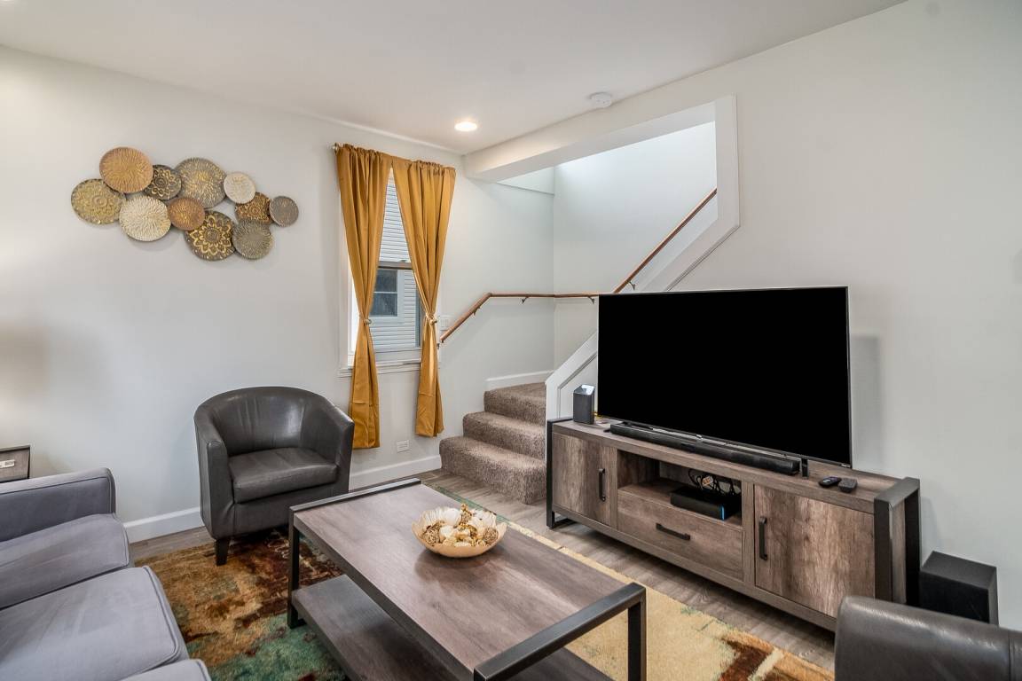 195 M² House ∙ 5 Bedrooms ∙ 10 Guests - Wheaton