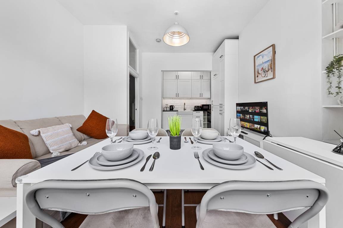 48 M² Apartment ∙ 2 Bedrooms ∙ 5 Guests - Cockfosters