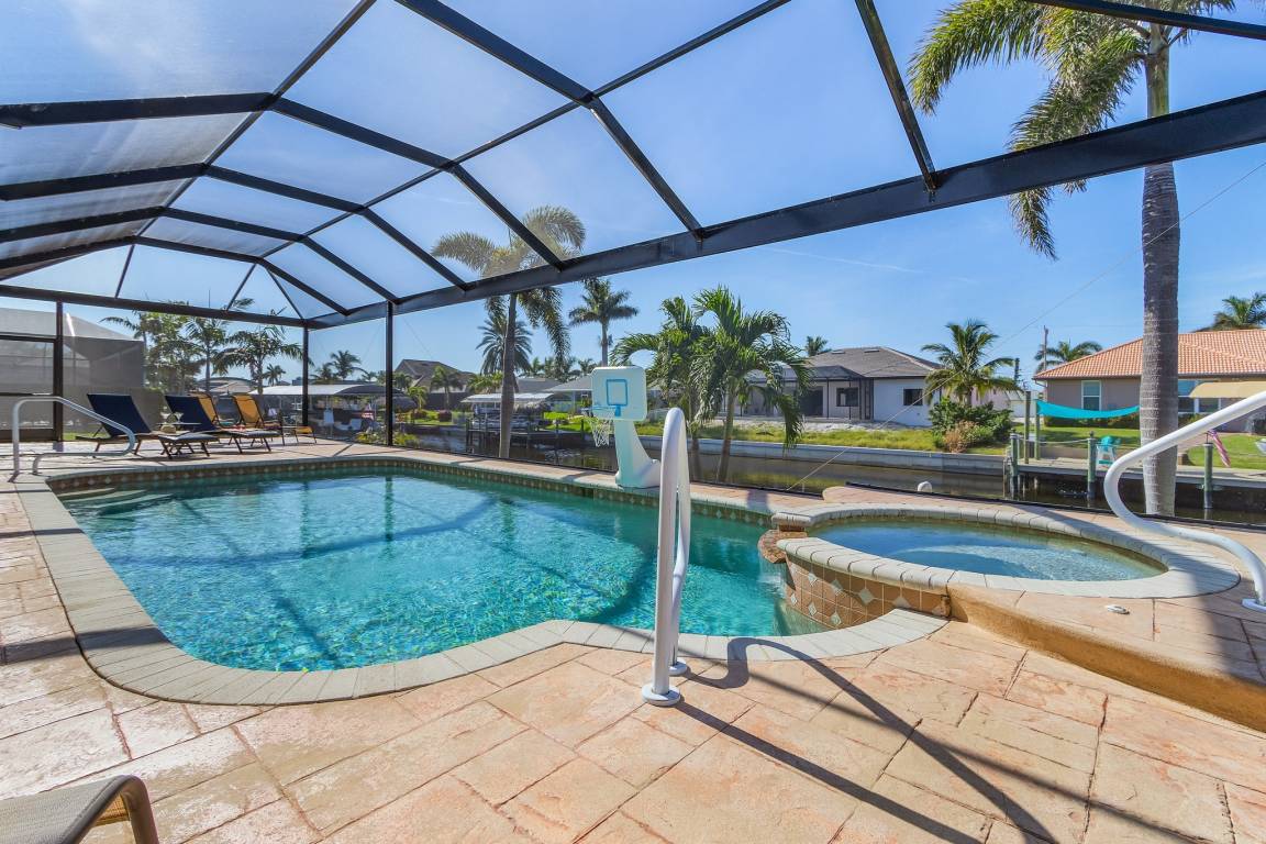 214 M² House ∙ 3 Bedrooms ∙ 6 Guests - Cape Coral, FL