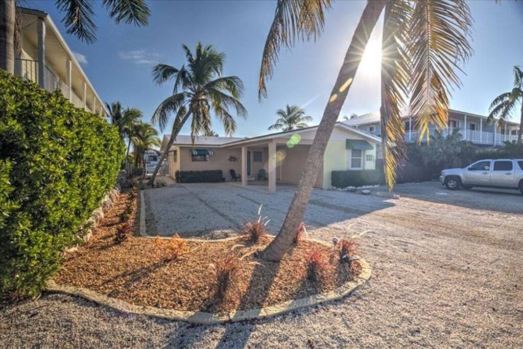 House ∙ 2 Bedrooms ∙ 4 Guests - Key Colony Beach, FL