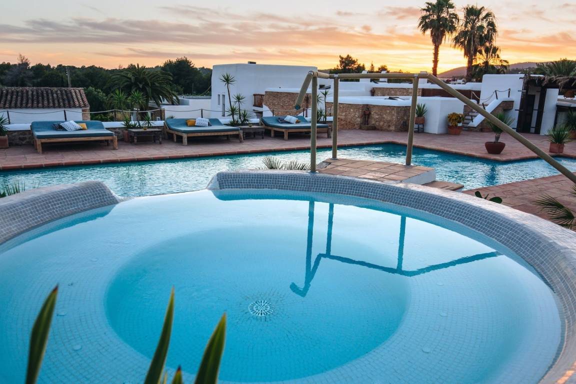 Villa ∙ 6 Habitaciones ∙ 12 Huéspedes - Islas de Ibiza
