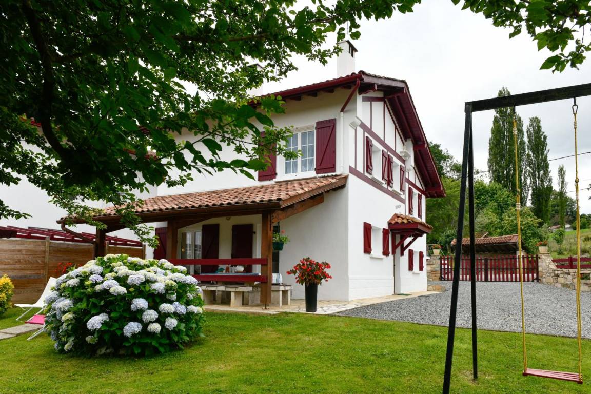 120 M² Gîte ∙ 4 Chambres ∙ 6 Personnes - Pyrénées