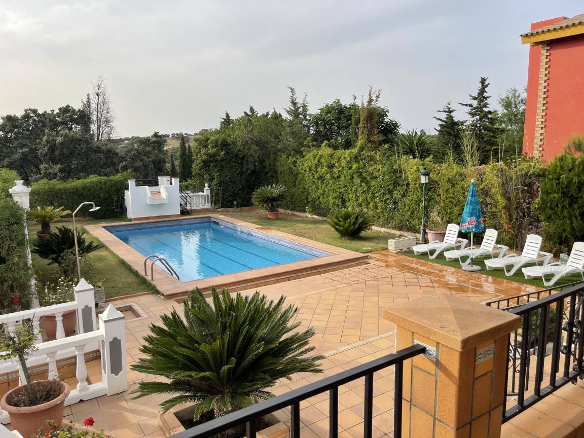 250 M² House ∙ 6 Bedrooms ∙ 16 Guests - Guillena
