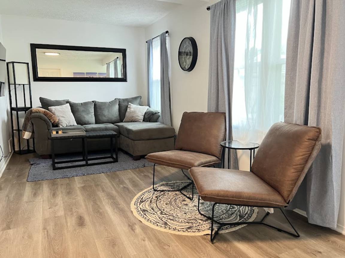 84 M² House ∙ 3 Bedrooms ∙ 6 Guests - Royal Oak, MI