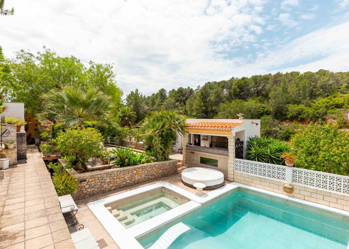 300 M² Villa ∙ 5 Bedrooms ∙ 8 Guests - Ibiza