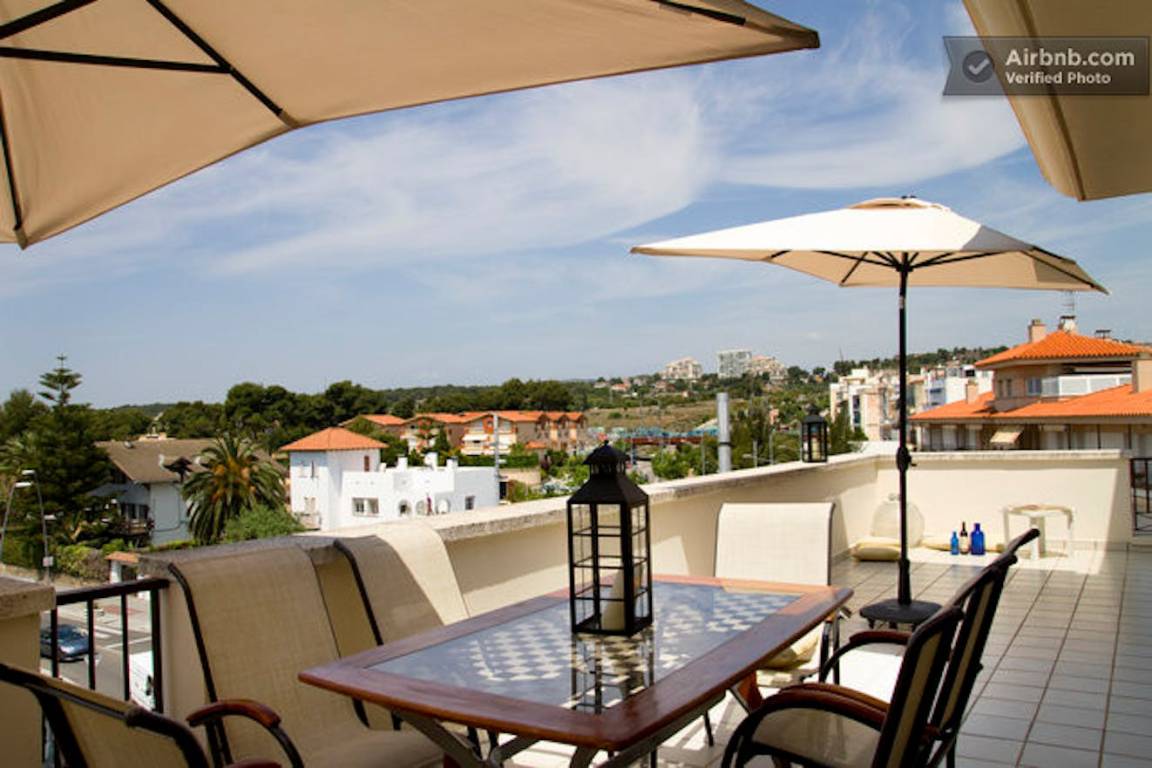 120 M² Apartment ∙ 3 Bedrooms ∙ 5 Guests - Cubelles