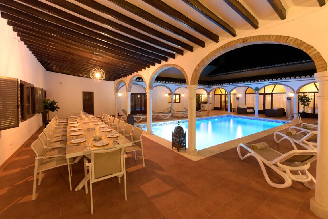 Villa ∙ 8 Habitaciones ∙ 20 Huéspedes - Torrox Costa