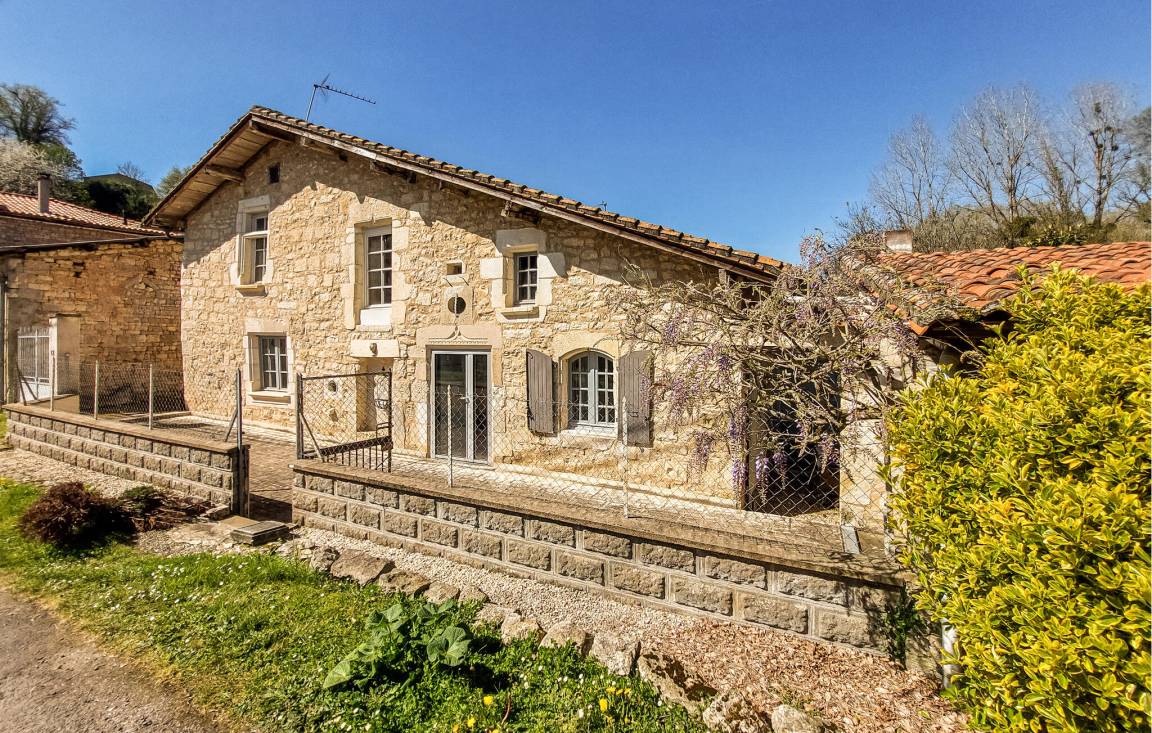 190 M² Ferienhaus ∙ 2 Schlafzimmer ∙ 6 Gäste - Département Charente