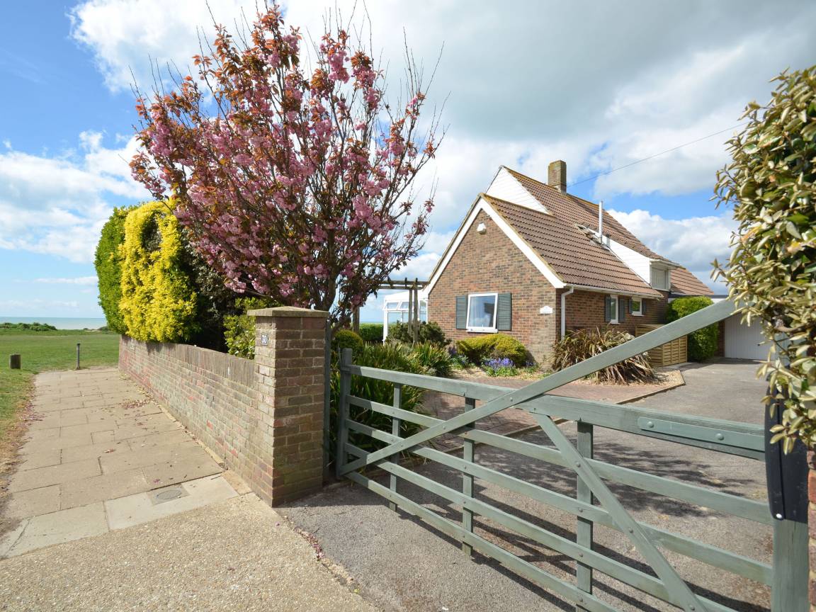 Cottage ∙ 3 Bedrooms ∙ 6 Guests - Littlehampton