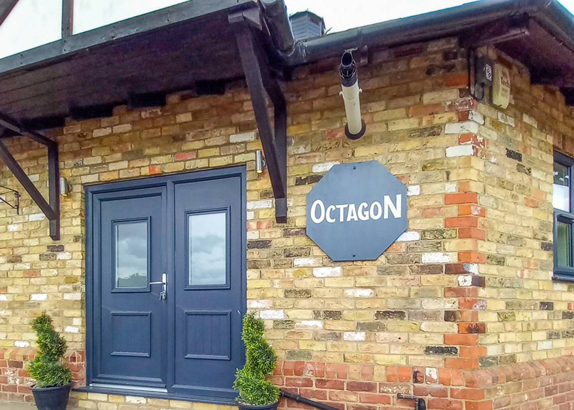 Chalet ∙ 4 Bedrooms ∙ 8 Guests - England