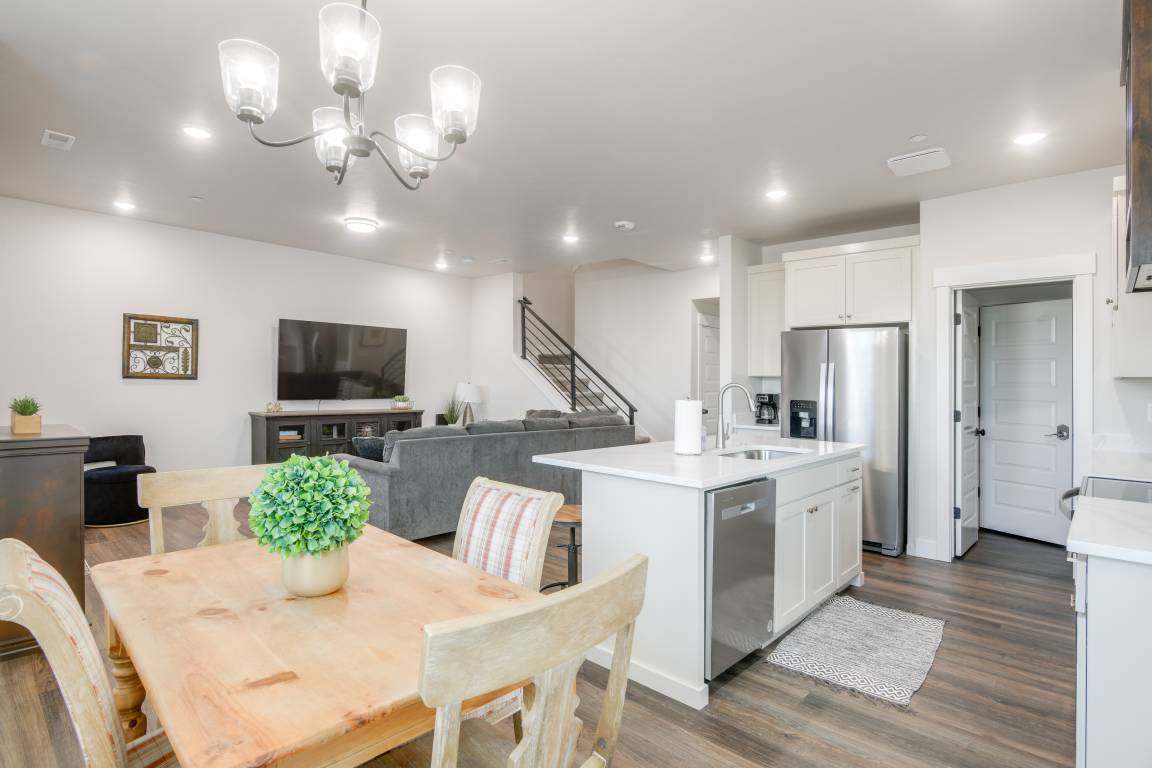 232 M² Apartment ∙ 4 Bedrooms ∙ 10 Guests - Idaho Falls, ID