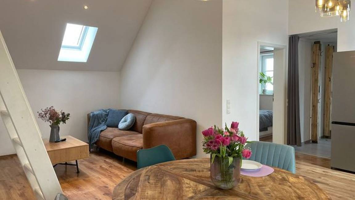 70 M² Ferienwohnung ∙ 2 Schlafzimmer ∙ 6 Gäste - Bobingen