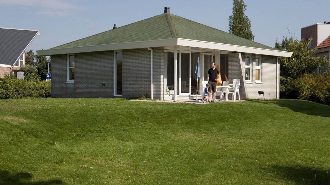 100 M² House ∙ 2 Bedrooms ∙ 4 Guests - Makkum