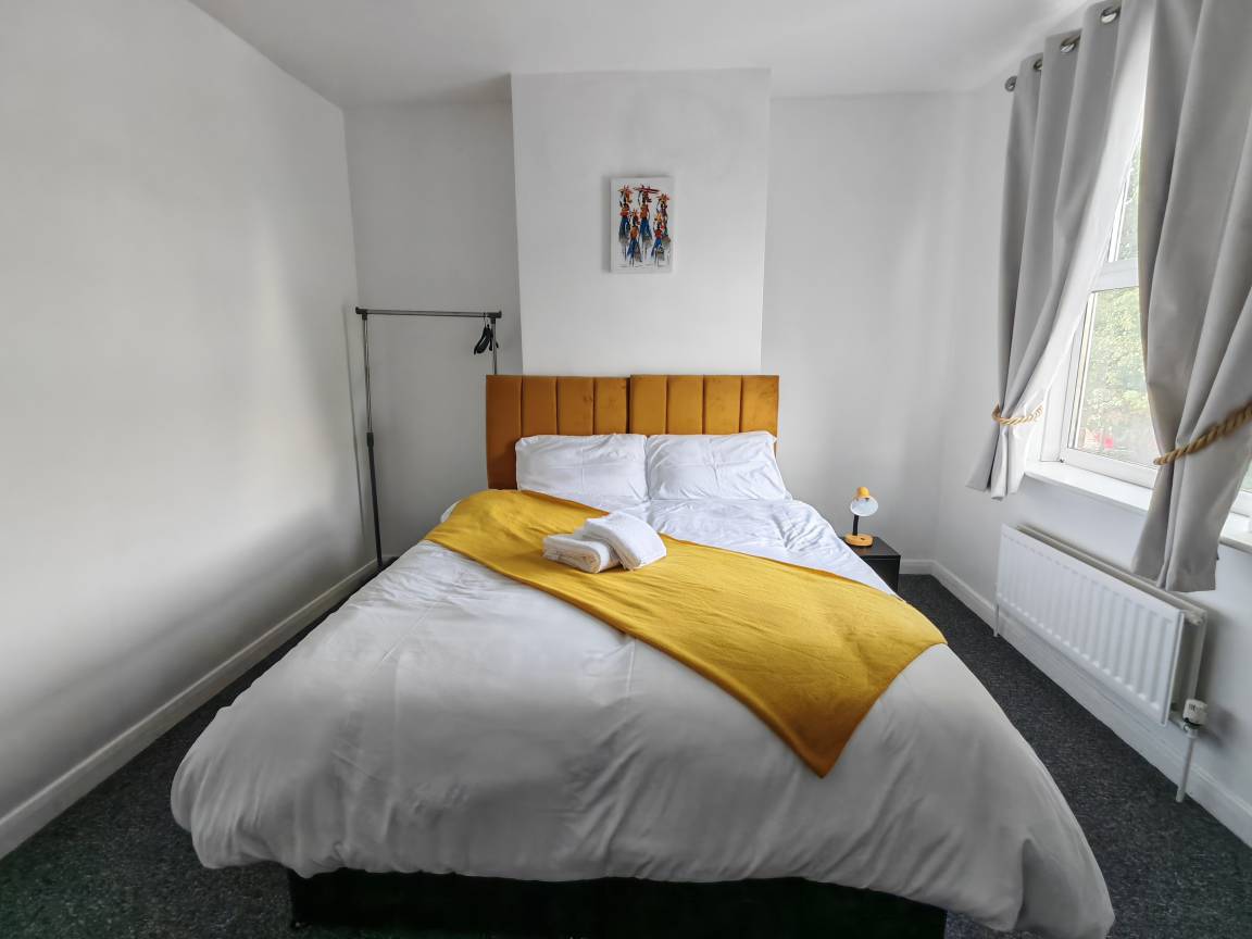 85 M² House ∙ 4 Bedrooms ∙ 7 Guests - Wolverhampton