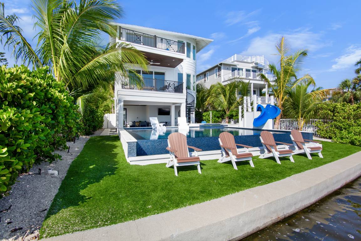 Ferienhaus ∙ 6 Schlafzimmer ∙ 18 Gäste - Coquina Beach, FL