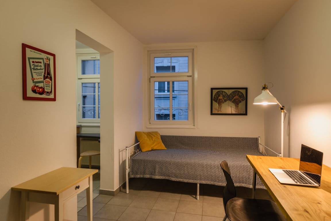 30 M² Ferienwohnung ∙ 1 Schlafzimmer ∙ 1 Gast - Stuttgart
