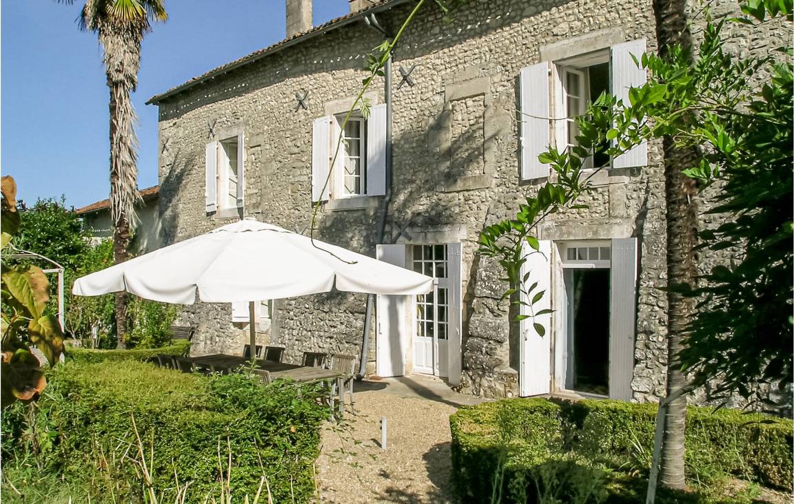 200 M² Casa ∙ 4 Habitaciones ∙ 7 Huéspedes - Charente