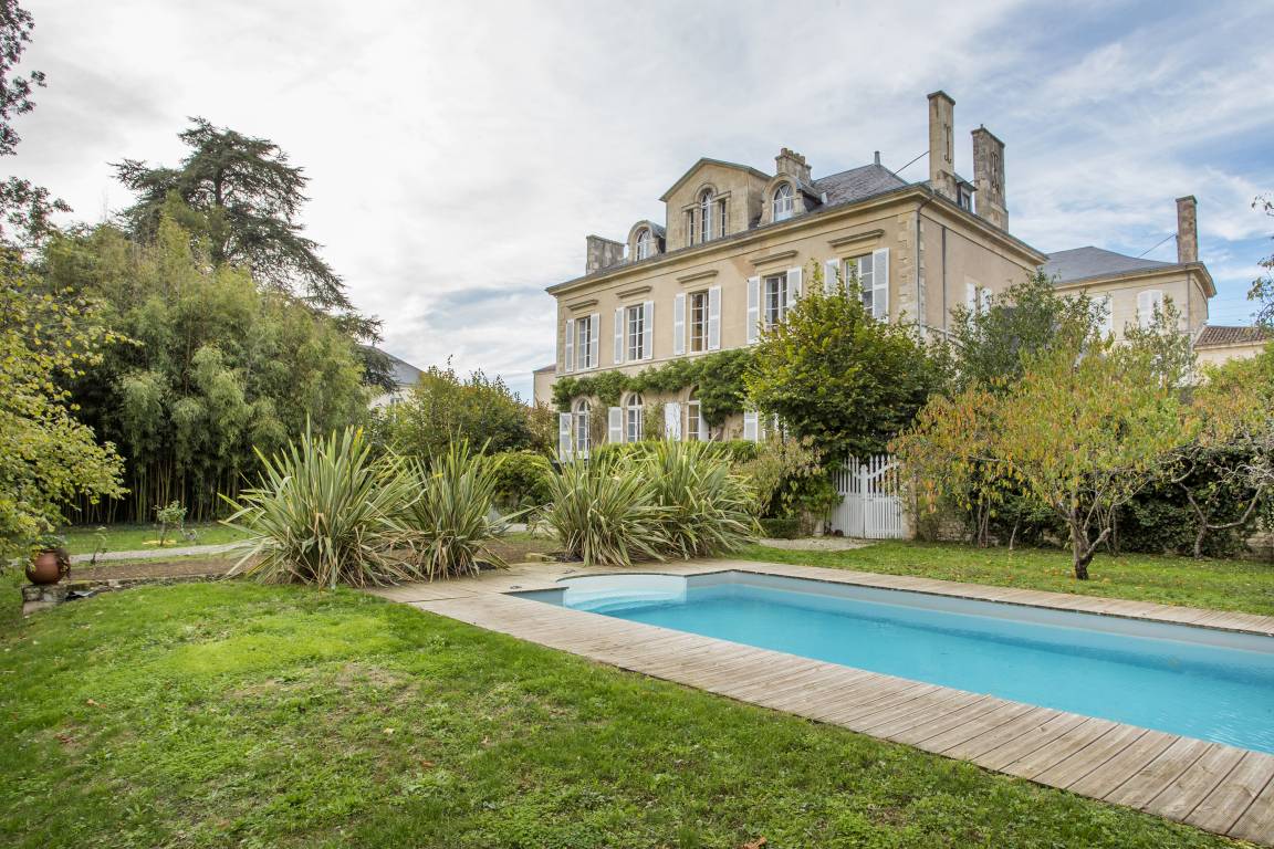 450 M² Maison De Campagne ∙ 5 Chambres ∙ 12 Personnes - Fontenay-le-Comte