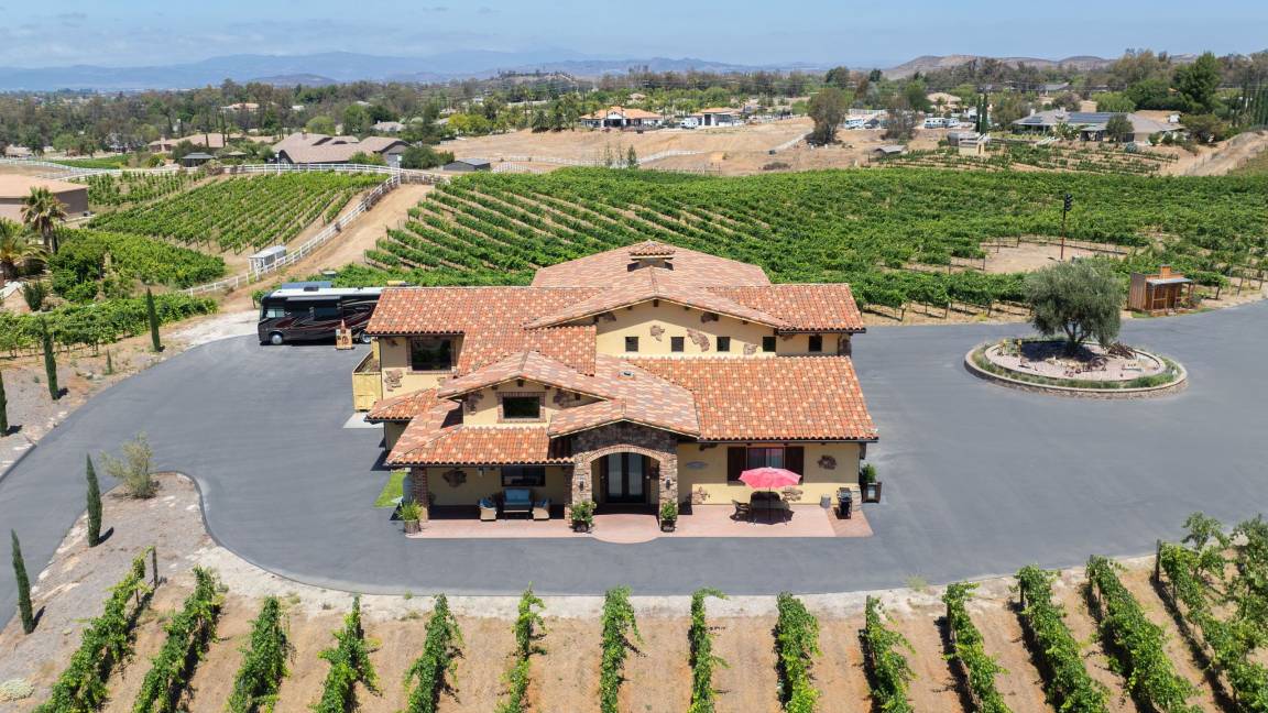 111 M² House ∙ 1 Bedroom ∙ 4 Guests - Mount Palomar Winery, Temecula