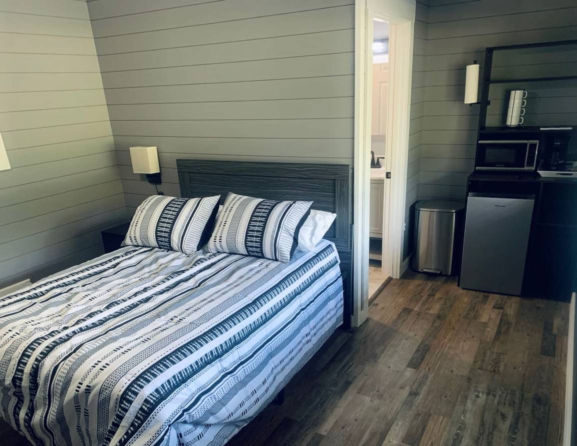 Studio Flat ∙ 1 Bedroom ∙ 2 Guests - Roscommon, MI