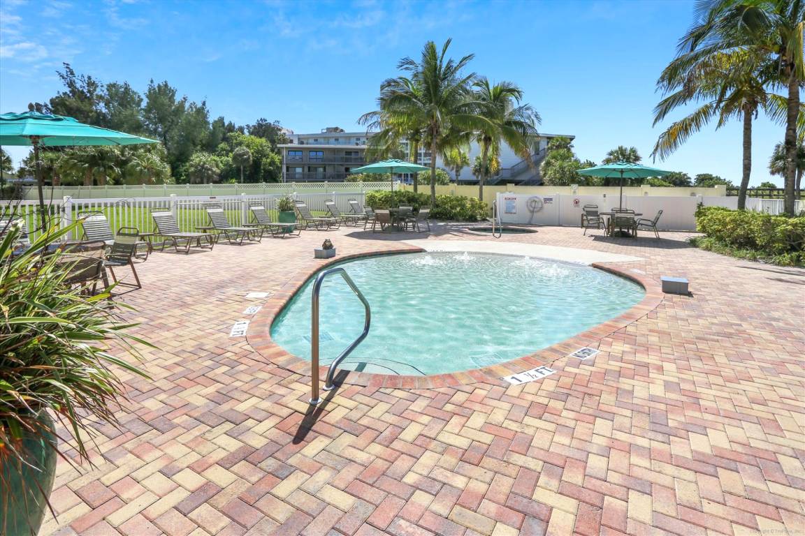 81 M² Condo ∙ 2 Bedrooms ∙ 6 Guests - Treasure Island, FL