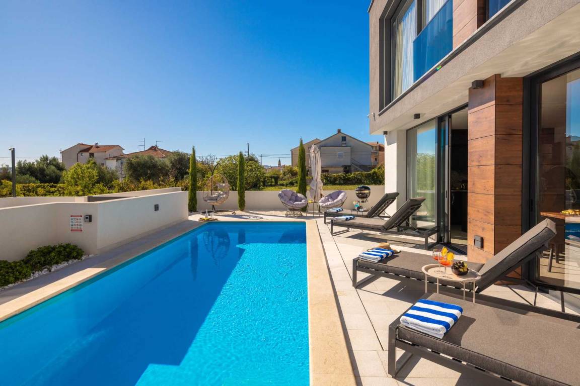 550 M² Villa ∙ 8 Makuuhuonetta ∙ 16 Vierasta - Split