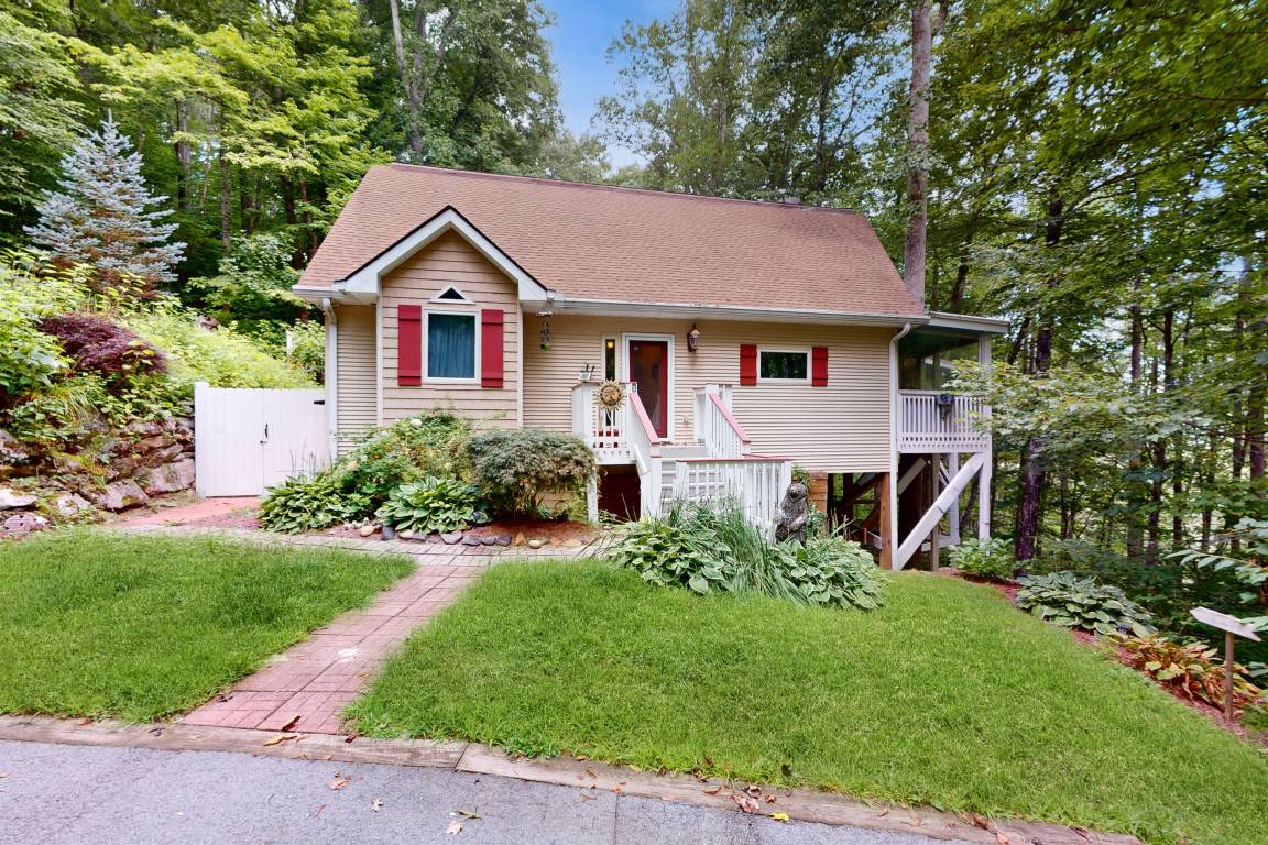 House ∙ 2 Bedrooms ∙ 6 Guests - Cashiers, NC