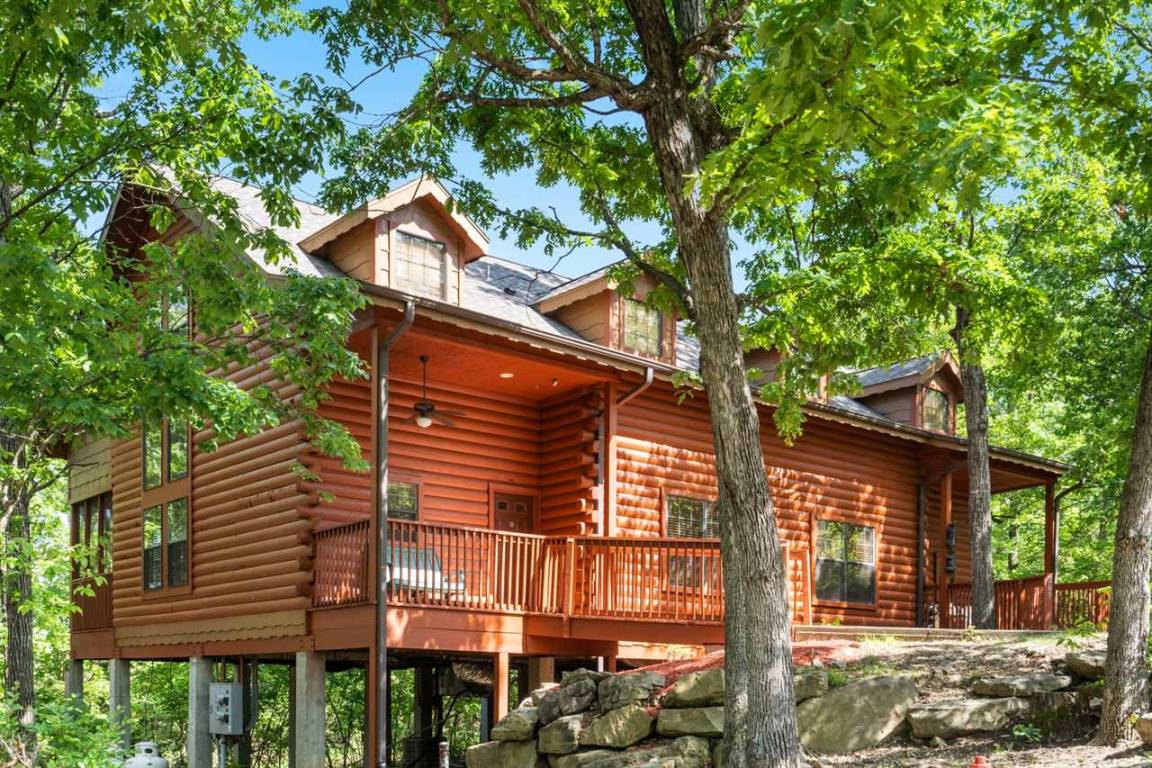 Cabin ∙ 3 Bedrooms ∙ 8 Guests - Rockaway Beach, MO