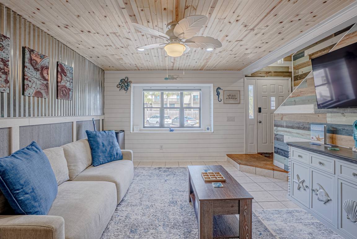 99 M² House ∙ 2 Bedrooms ∙ 6 Guests - Lower Grand Lagoon, FL