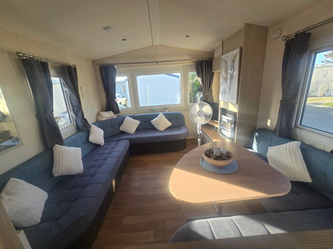 75 M² Cabin ∙ 3 Bedrooms ∙ 6 Guests - Wales