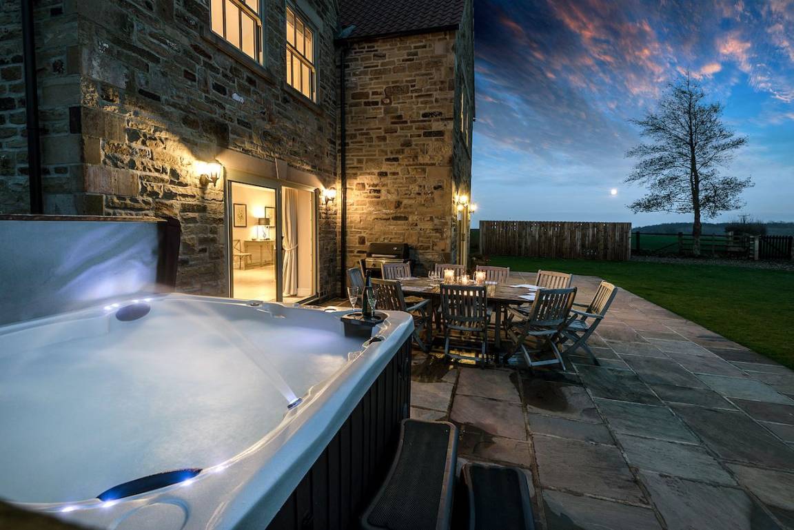 Cottage ∙ 4 Bedrooms ∙ 10 Guests - Bedale