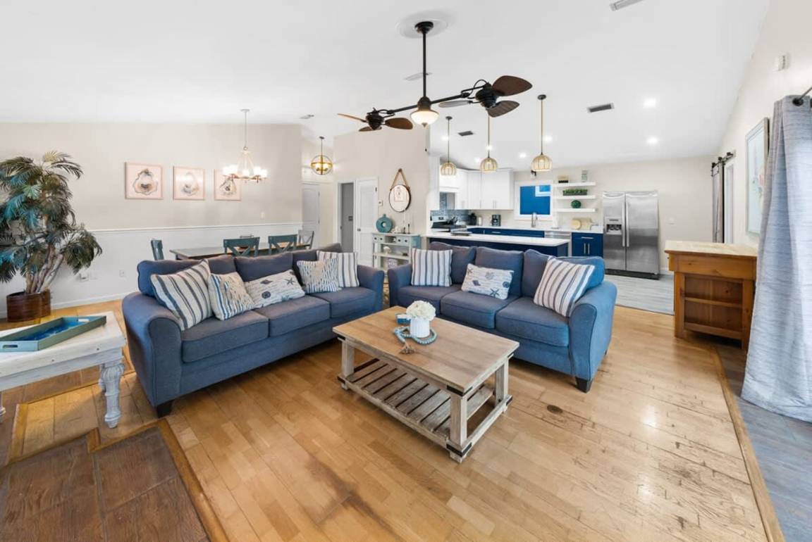 Apartment ∙ 4 Bedrooms ∙ 10 Guests - Panama City Beach, FL