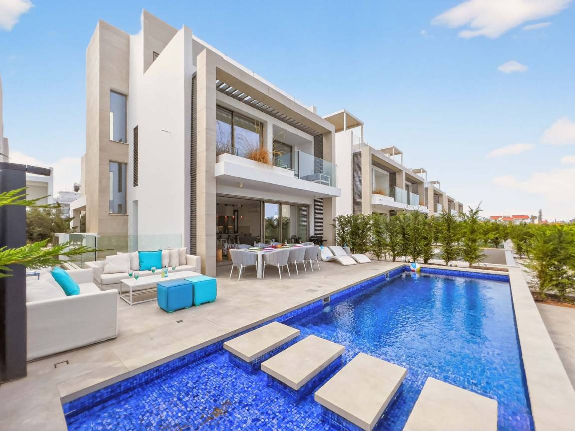 200 M² Apartment ∙ 5 Bedrooms ∙ 10 Guests - Ayia Napa
