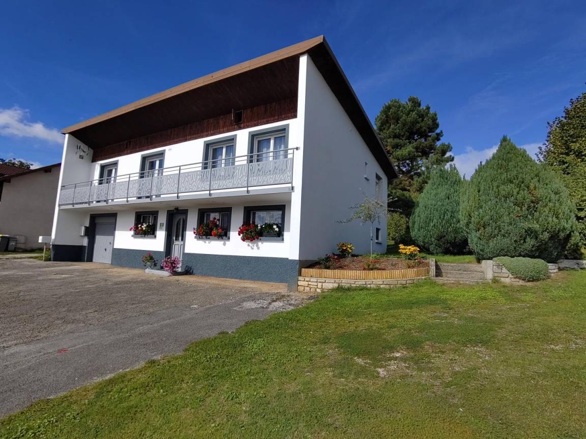 97 M² Gîte ∙ 3 Chambres ∙ 6 Personnes - Doubs