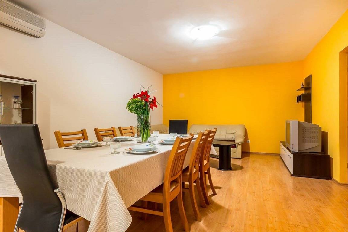 120 M² Apartment ∙ 3 Bedrooms ∙ 8 Guests - Pješčana Uvala