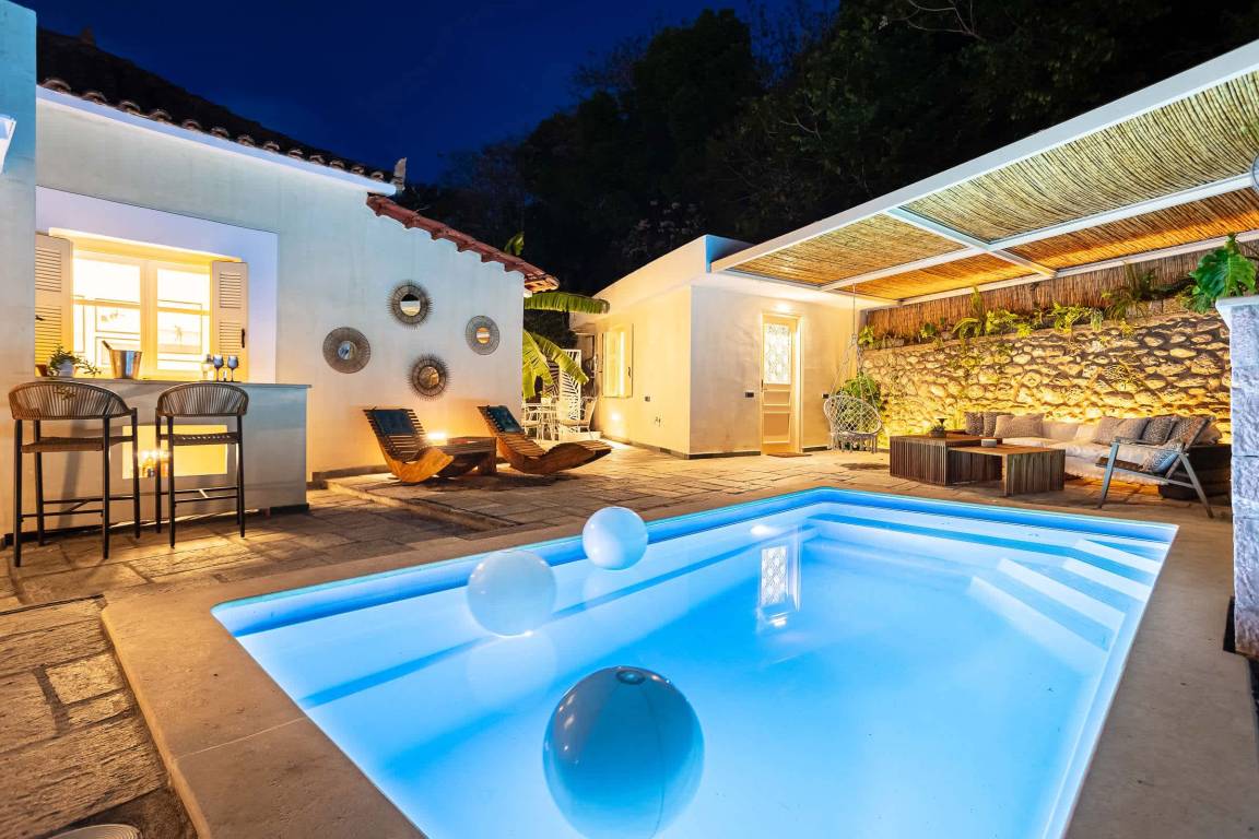 96 M² Ferienhaus ∙ 2 Schlafzimmer ∙ 6 Gäste - Kalamata