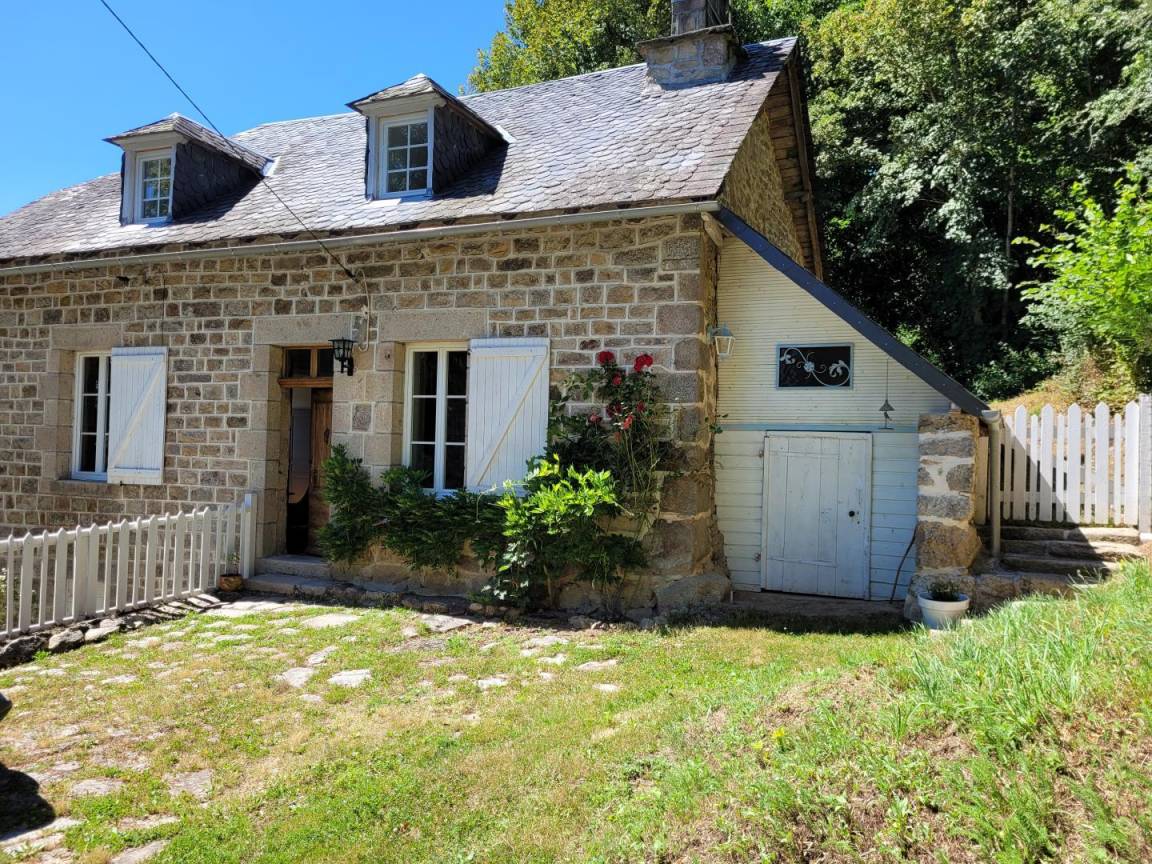 100 M² Gîte ∙ 2 Chambres ∙ 4 Personnes - Neuvic