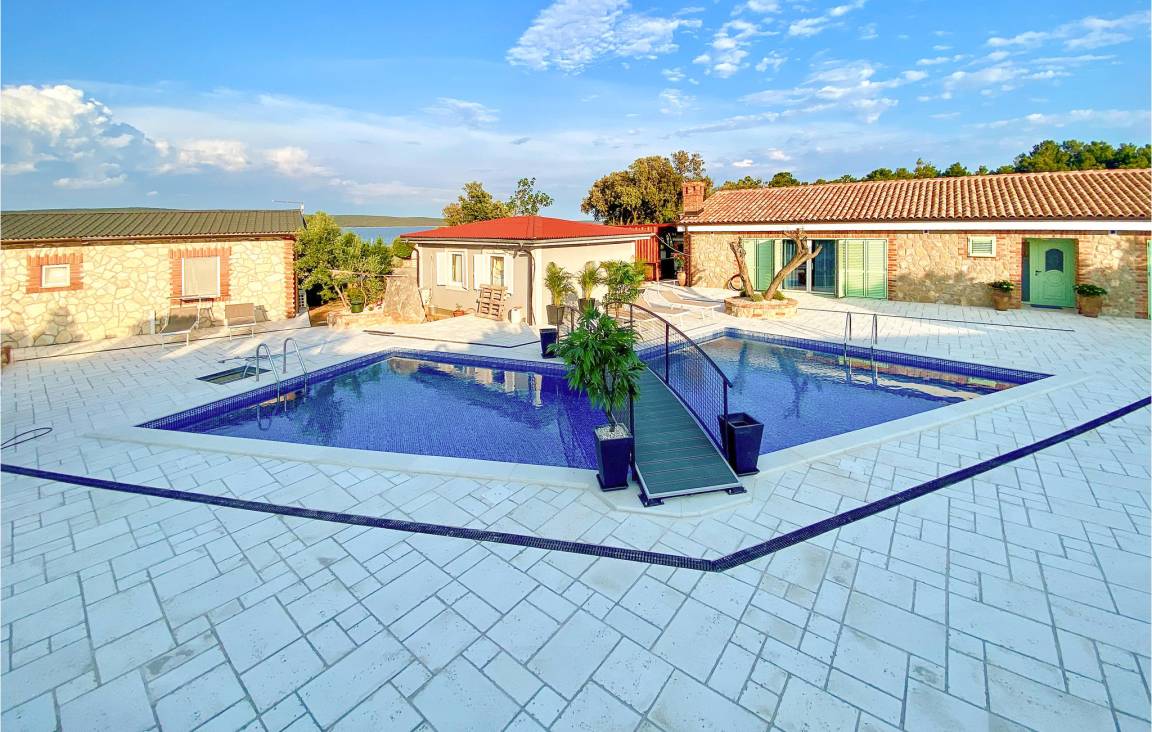114 M² House ∙ 3 Bedrooms ∙ 7 Guests - Nerezine